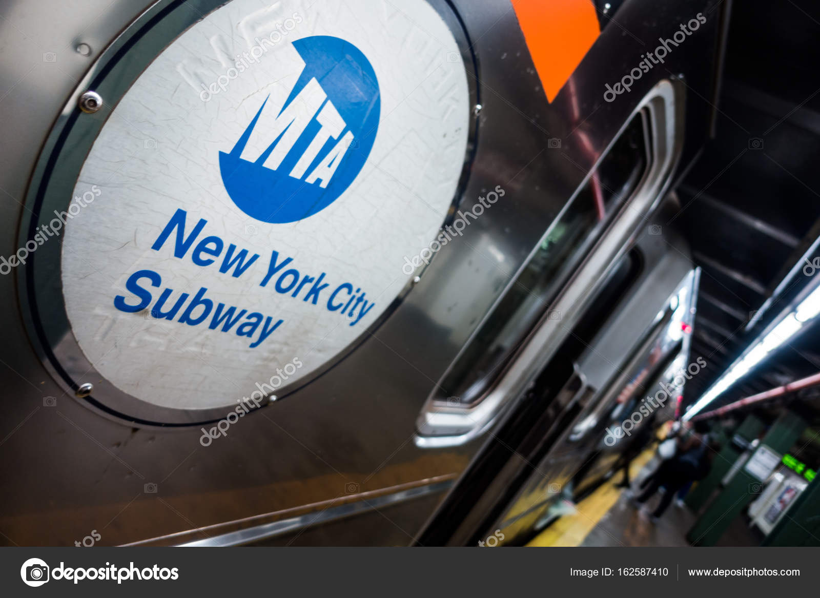 Subway metro Logo in New York – Stock Editorial Photo © aetb #162587410