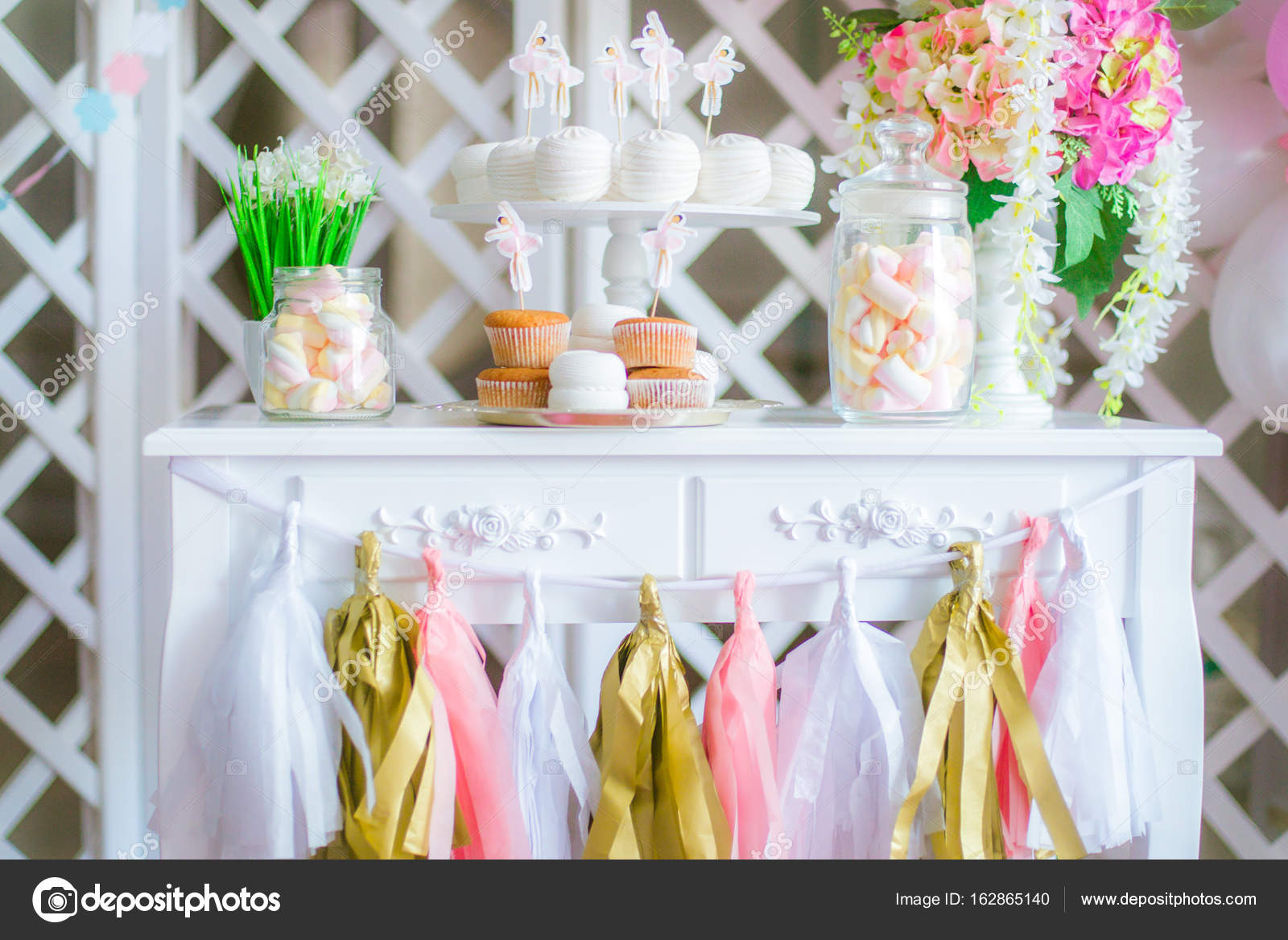 Candy bar in pink colors for a children's party. Decorated with airy ...