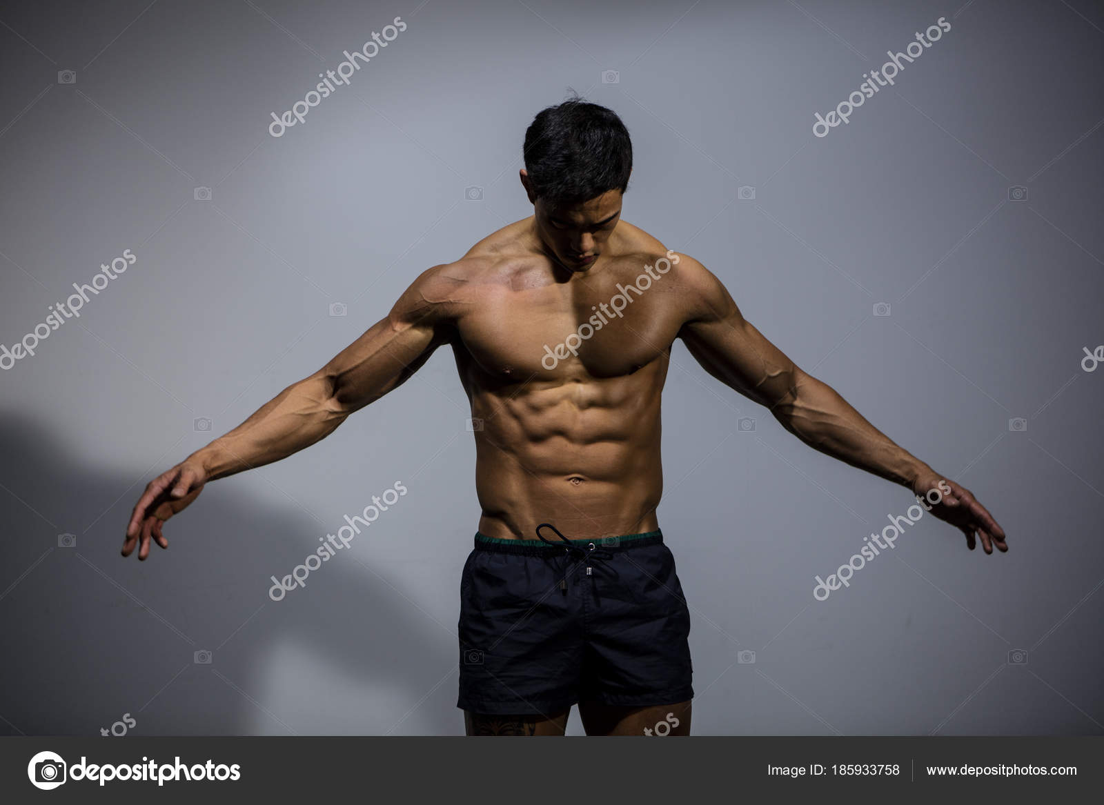 Fitness Model Displaying Biceps and Pectorals — Stock Photo ...