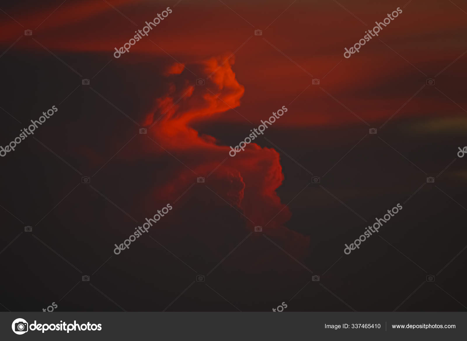 Dramatic red clouds during sunset in arica — Stock Photo © nektarstock ...
