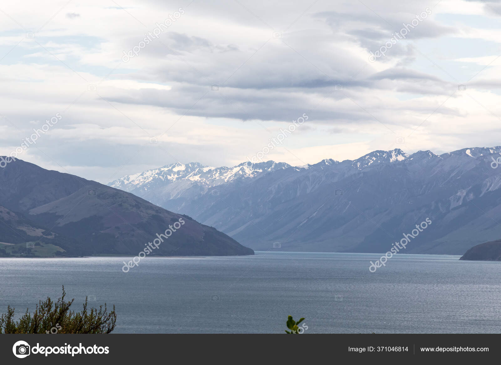 Snow Capped Mountains Shores Hawea Lake South Island New Zealand ...
