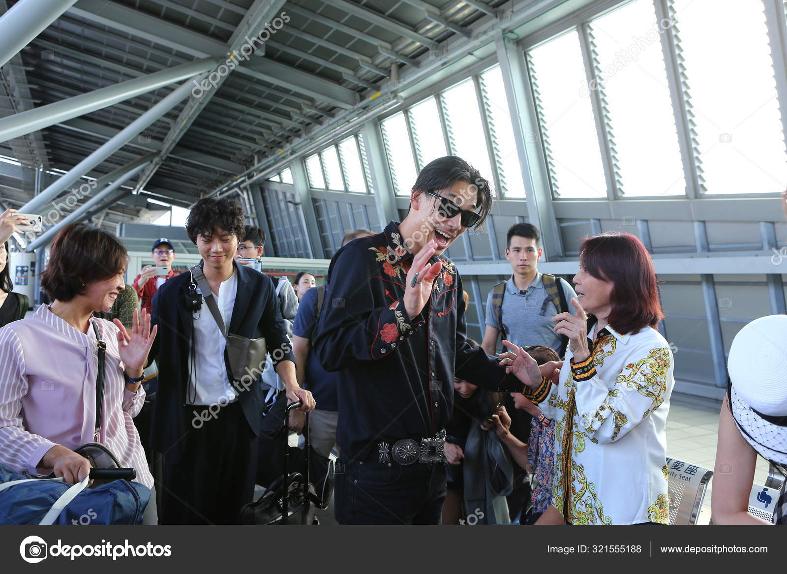 CHINA CHINESE LIN CHI-LING RYOHEI KUROSAWA MARRIAGE TAIWAN — Stock ...