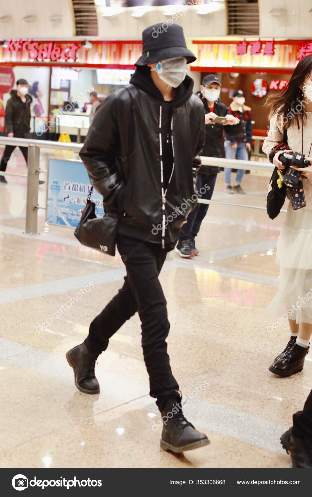 Chinese Singer Dancer Rapper Songwriter Cai Xukun Arrives Beijing ...