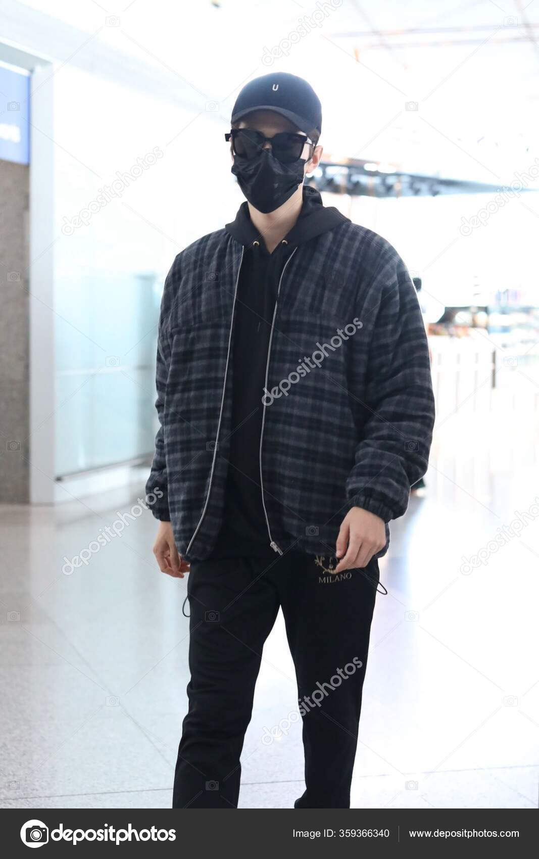 Chinese Actor Singer Chen Xuedong Cheney Chen Arrives Beijing Airport ...