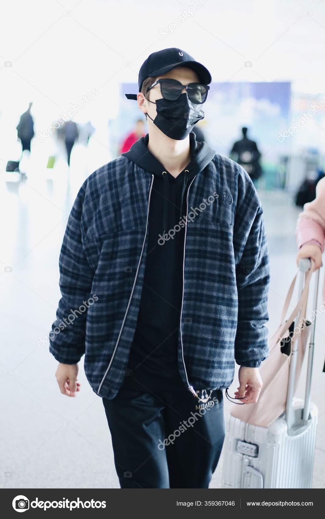 Chinese Actor Singer Chen Xuedong Cheney Chen Arrives Beijing Airport — Stock Editorial Photo ...