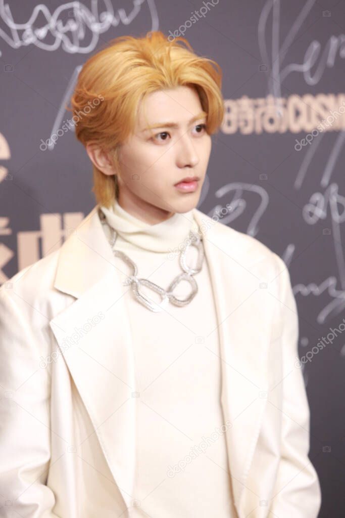 El cantante, bailarín, rapero y compositor chino Cai Xukun o Kun asiste ...