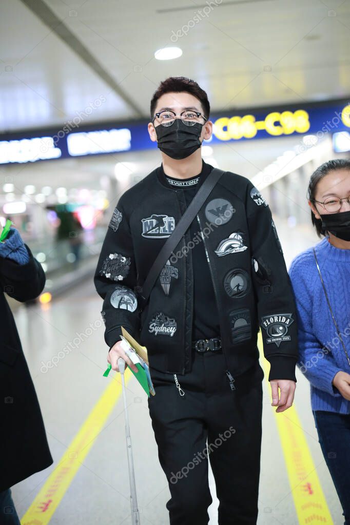 El actor y cantante chino, y miembro de la banda de boyband taiwanesa ...