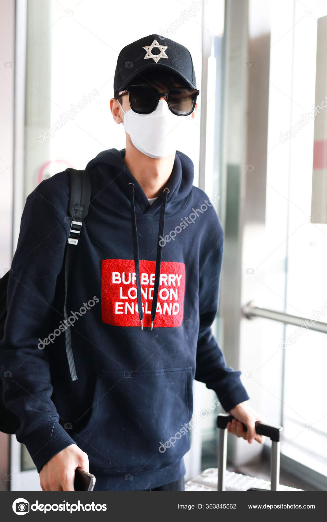 Chinese Cross Talk Comedian Qin Xiaoxian Arrives Beijing Airport ...