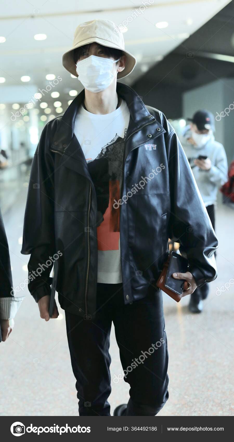 Chinese Actor Zhang Yunlong Also Kown Leon Zhang Arrives Airport ...