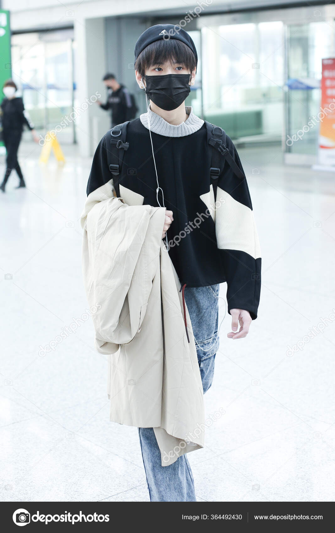 Chinese Actor Liu Junhao Arrives Airport Beijing China April 2020 ...