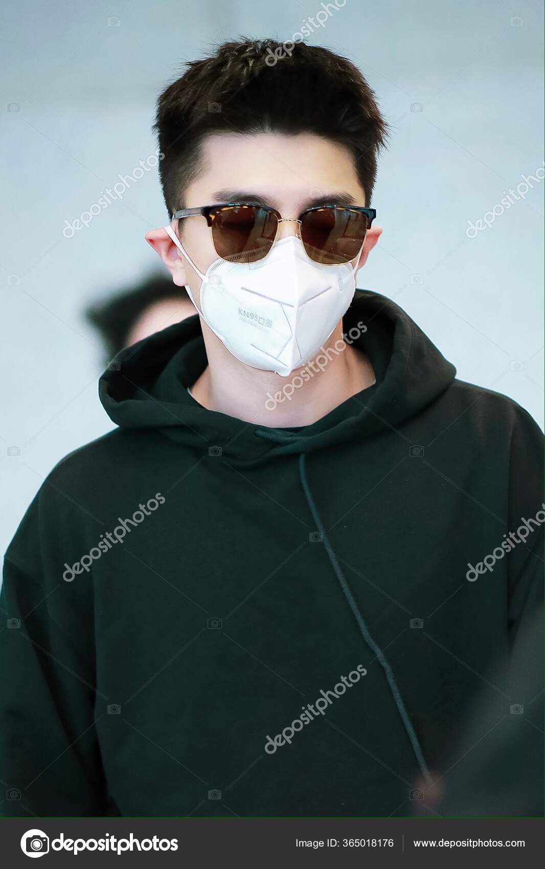 Chinese Actor Singer Jin Han Arrives Shanghai Airport Departure ...