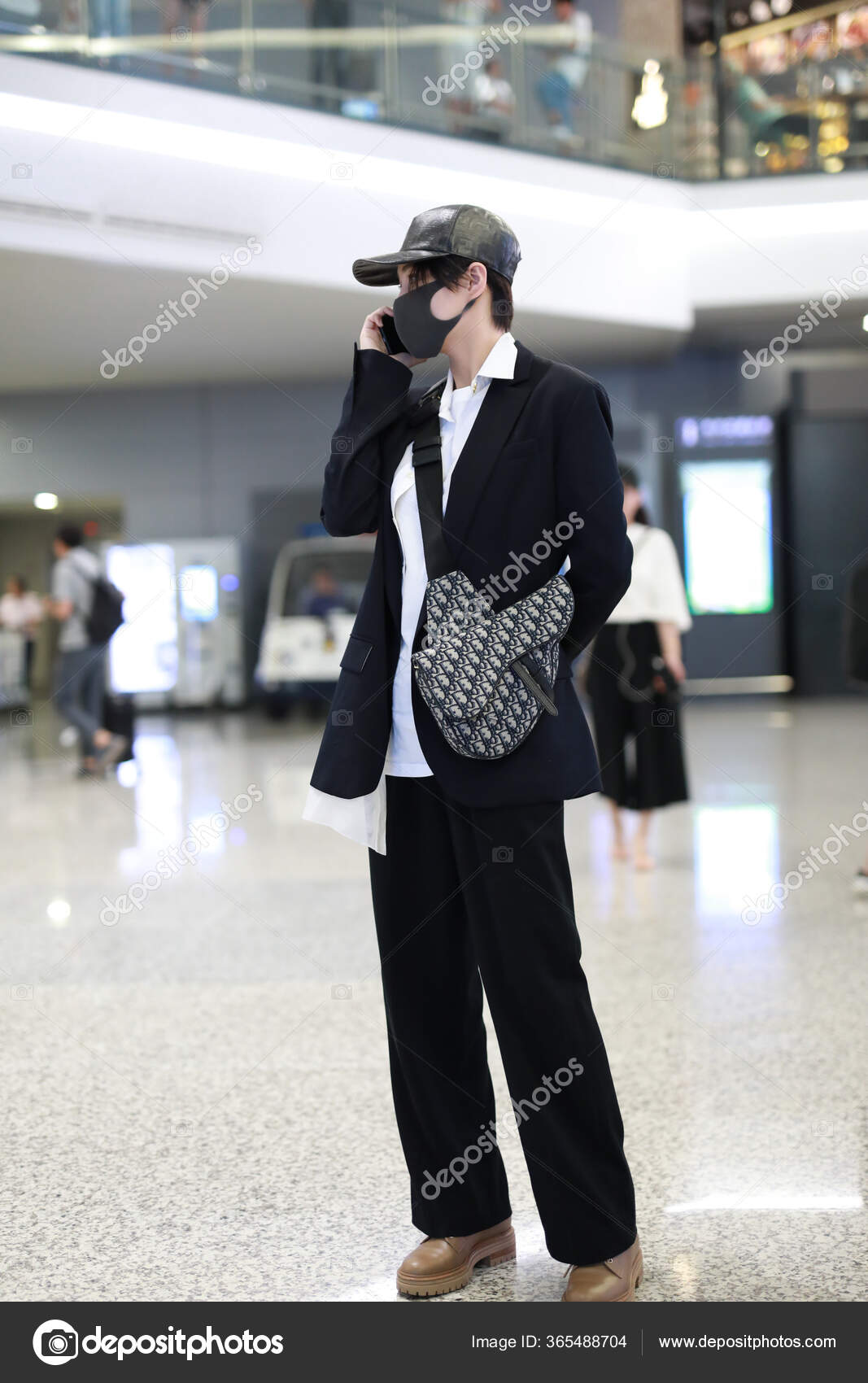 Chinese Actress Singer Model Zhang Xinyu Viann Zhang Arrives Shanghai ...