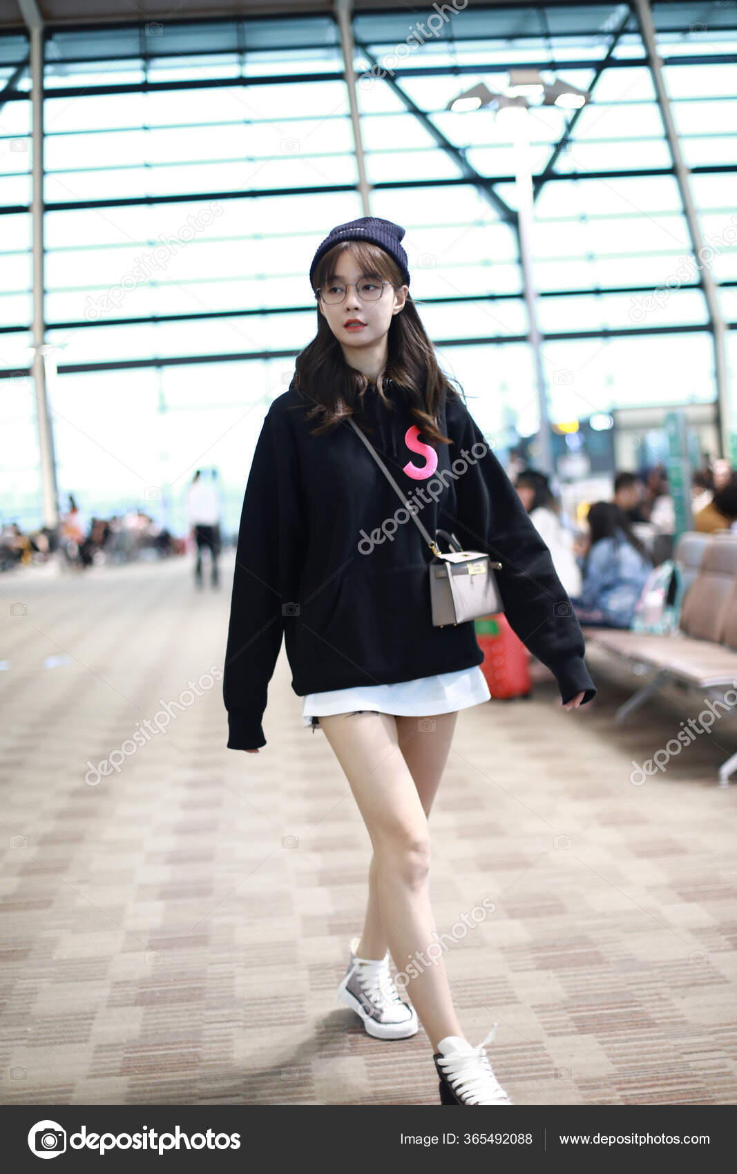 Chinese Actress Host Model Shen Mengchen Dressed Hoodie Skirts ...