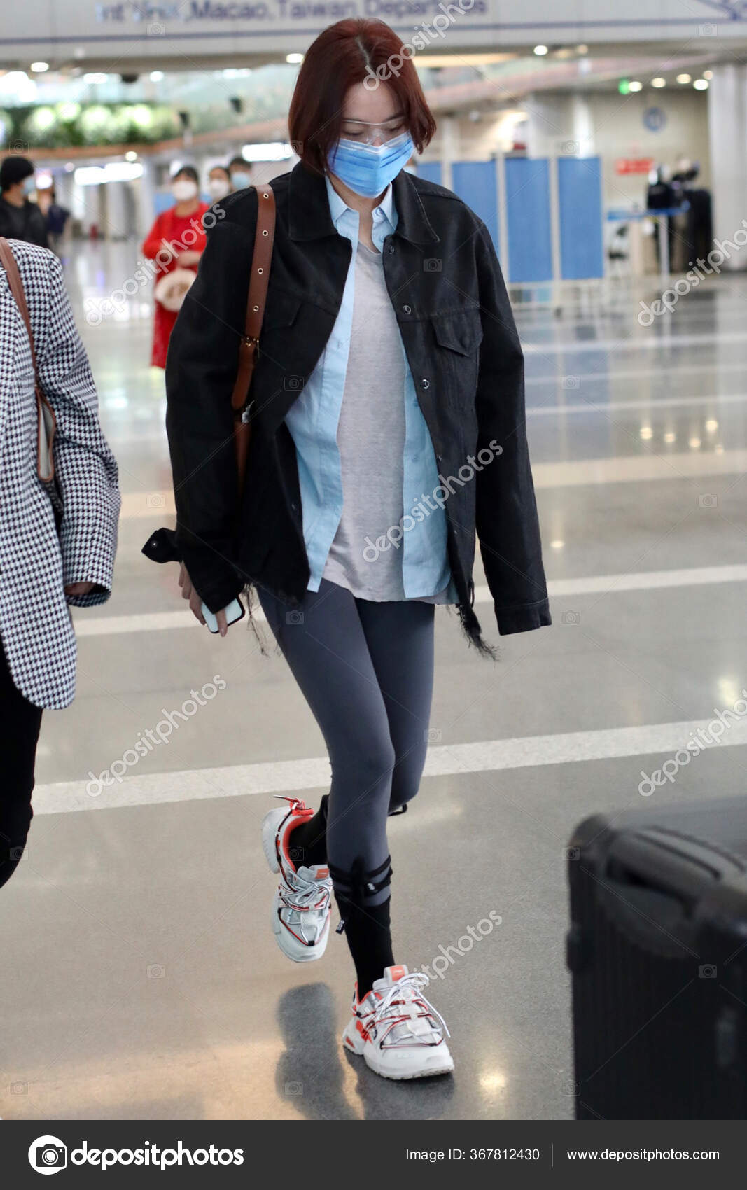 Chinese Actress Singer Model Zhang Xinyu Viann Zhang Arrives Beijing ...
