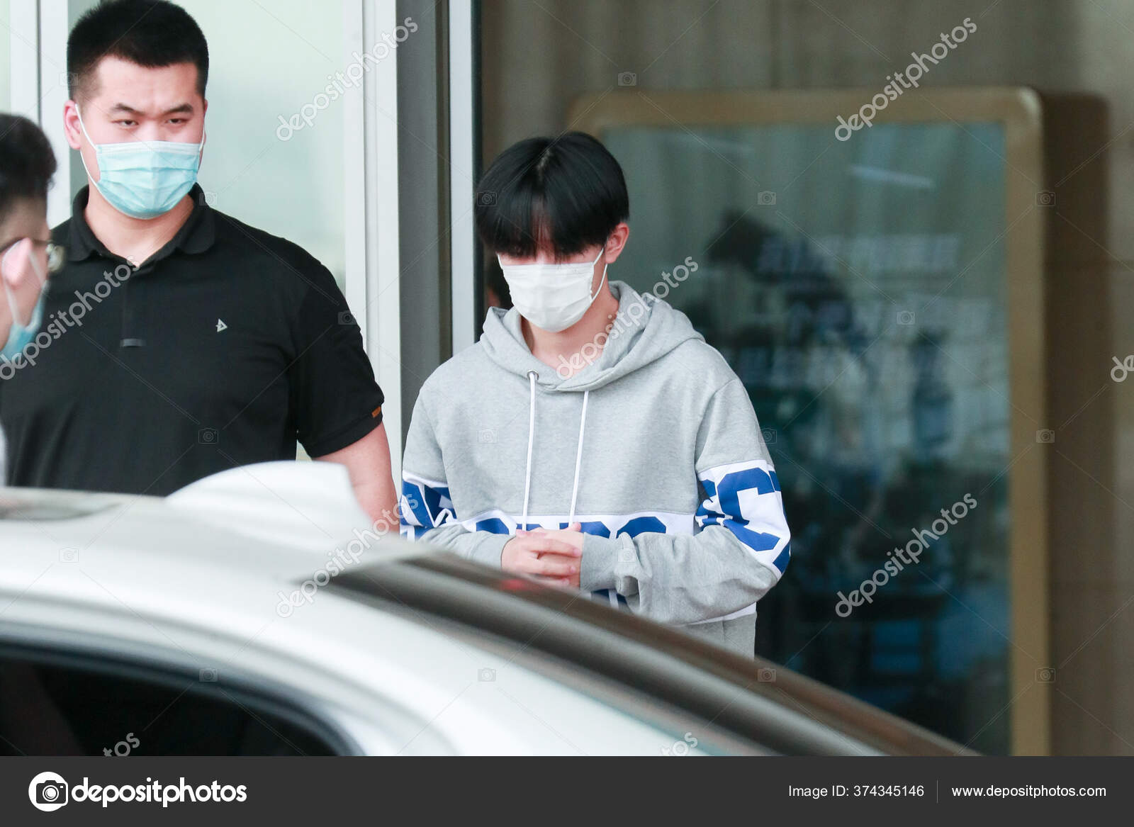 Chinese Singer Dancer Actor Jackson Yee Arrives Beijing Airport Beijing ...