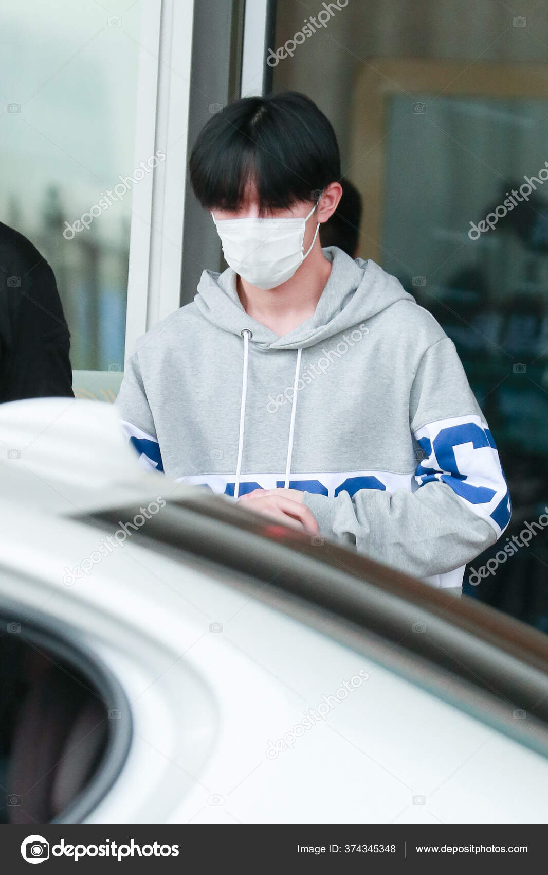 Chinese Singer Dancer Actor Jackson Yee Arrives Beijing Airport Beijing ...