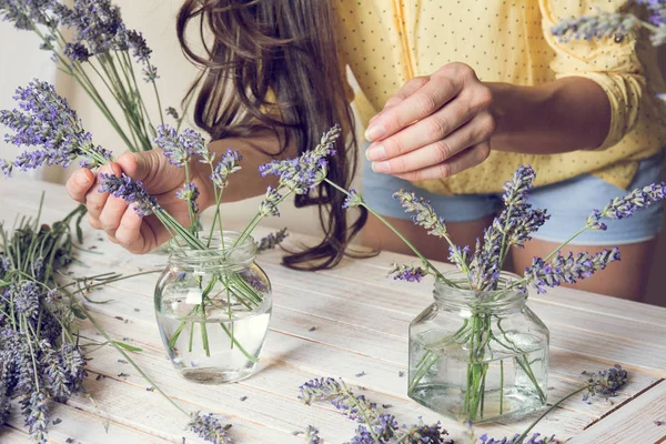 Florist at work: Creating small bouquets of natural lavender flo ...