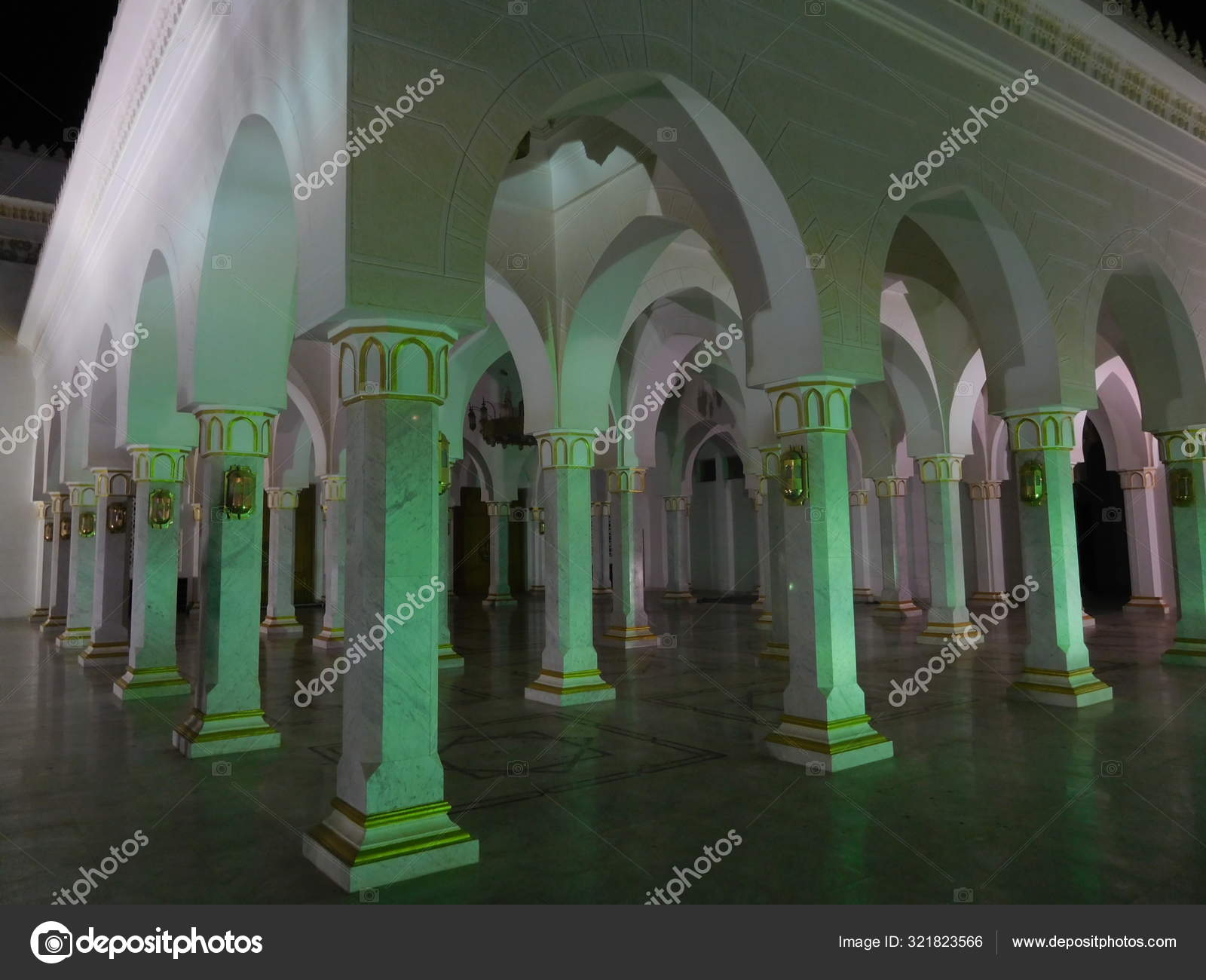Tourists Visit Mosque Night — Stock Photo © claudiovidri #321823566