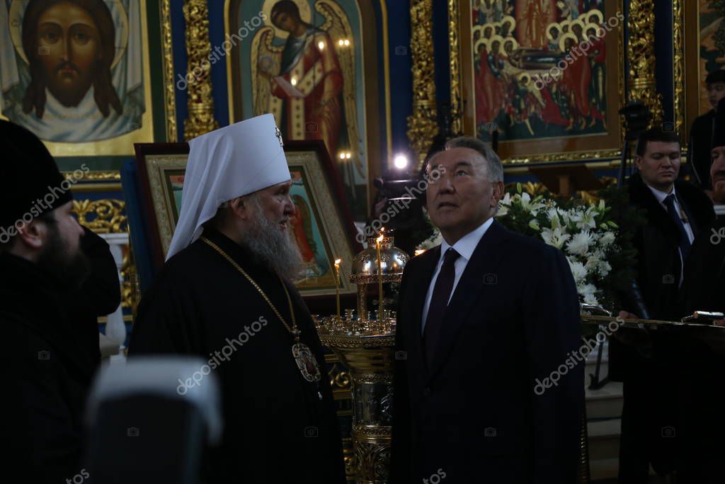 El ex presidente de Kazajstán, Nursultán Nazarbayev y el metropolitano ...