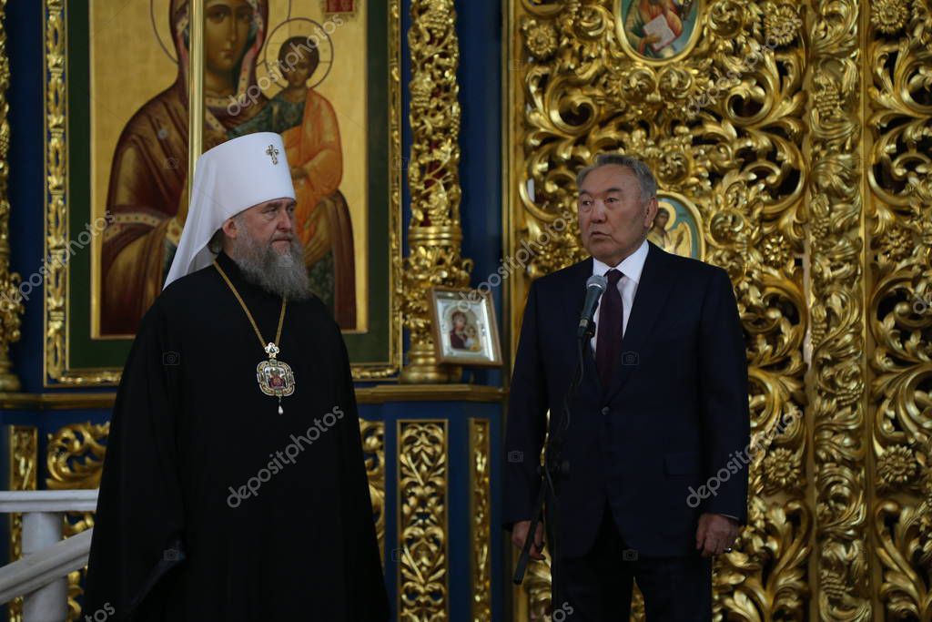 El ex presidente de Kazajstán, Nursultán Nazarbayev y el metropolitano ...
