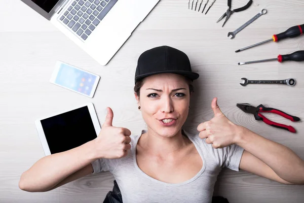 computer no problem says this woman - Stock Image - Everypixel