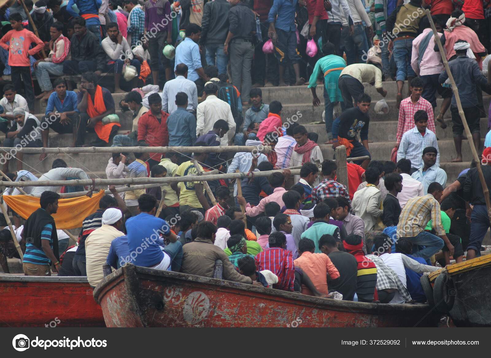 Holy City Varanasi India – Stock Editorial Photo © telearlens #372529092
