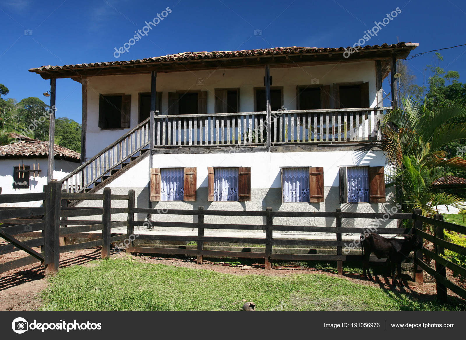 Farm house – Stock Editorial Photo © casadaphoto #191056976