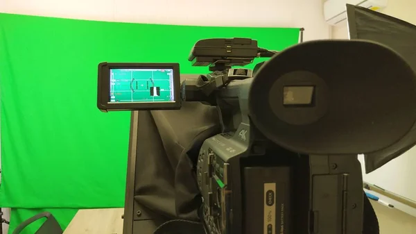 Green screen filming Stock Photos, Royalty Free Green screen filming ...