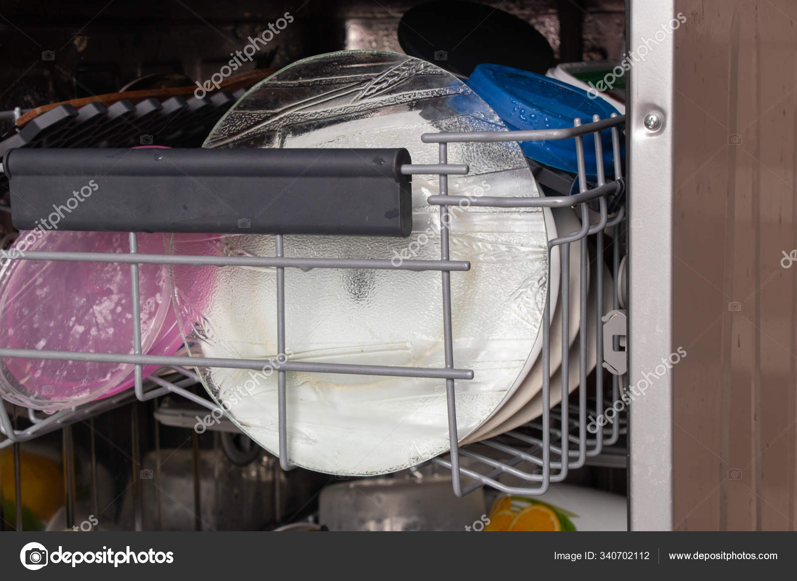 Dishwasher with clean plates in the kitchen — Stock Photo © vikabest88 ...