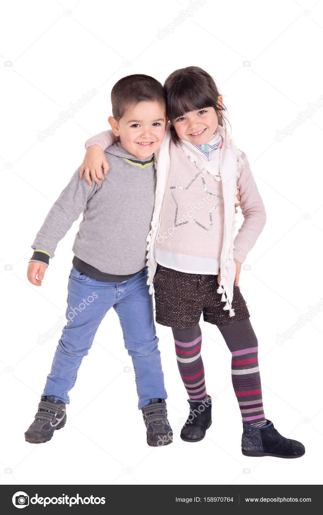 Niños pequeños posando aislados en blanco — Foto de stock #158970764 ...