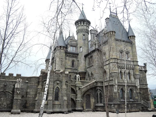 Huge castle Stock Photos, Royalty Free Huge castle Images | Depositphotos