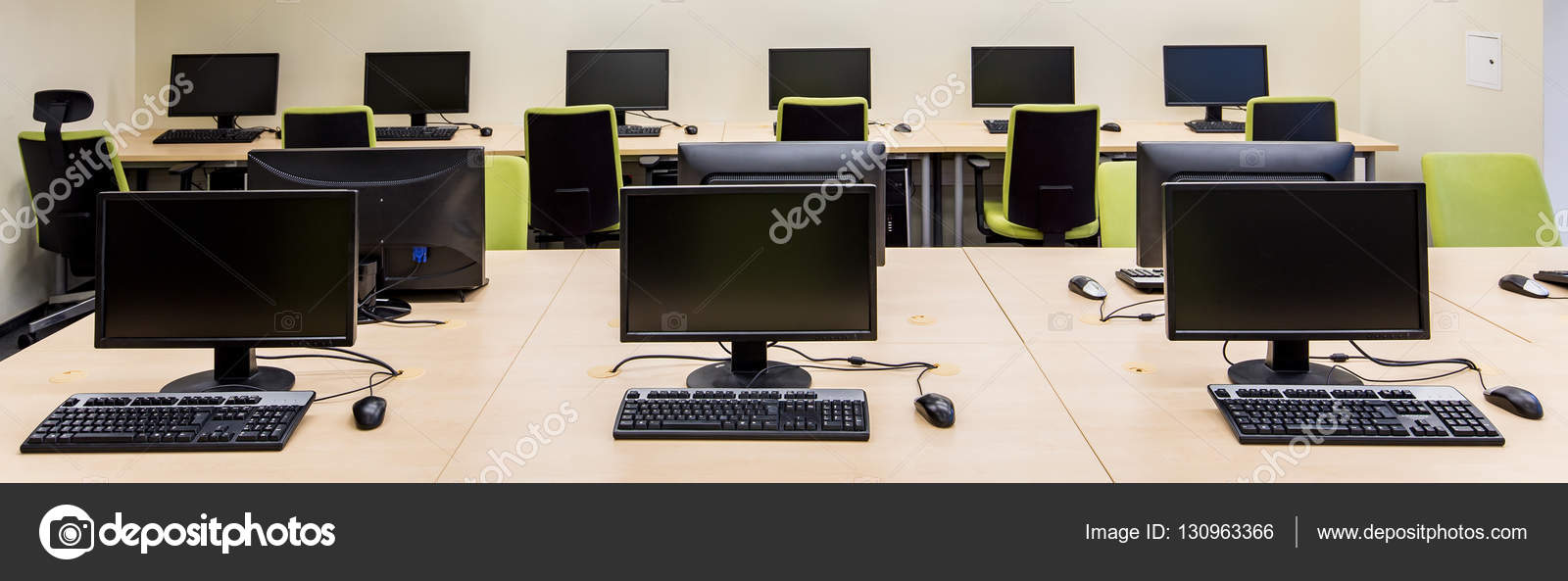 Computer room for the IT students — Stock Photo © photographee.eu ...