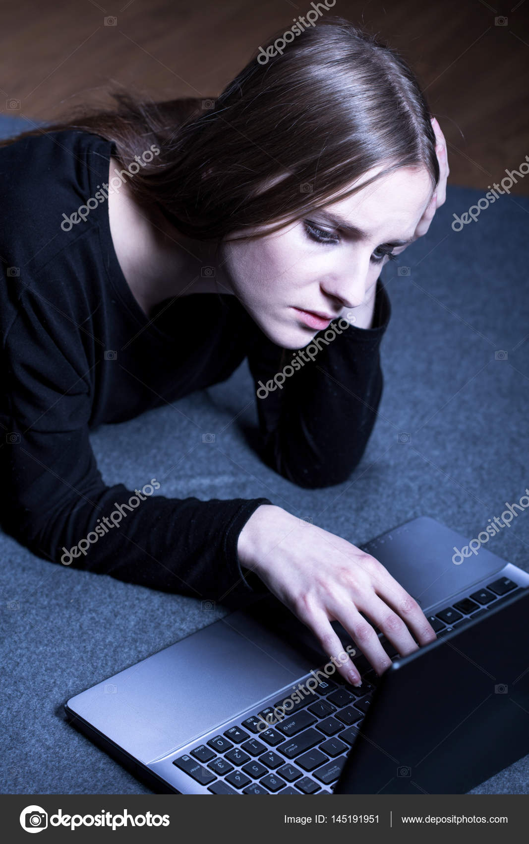 Girl addicted to computer games — Stock Photo © photographee.eu #145191951