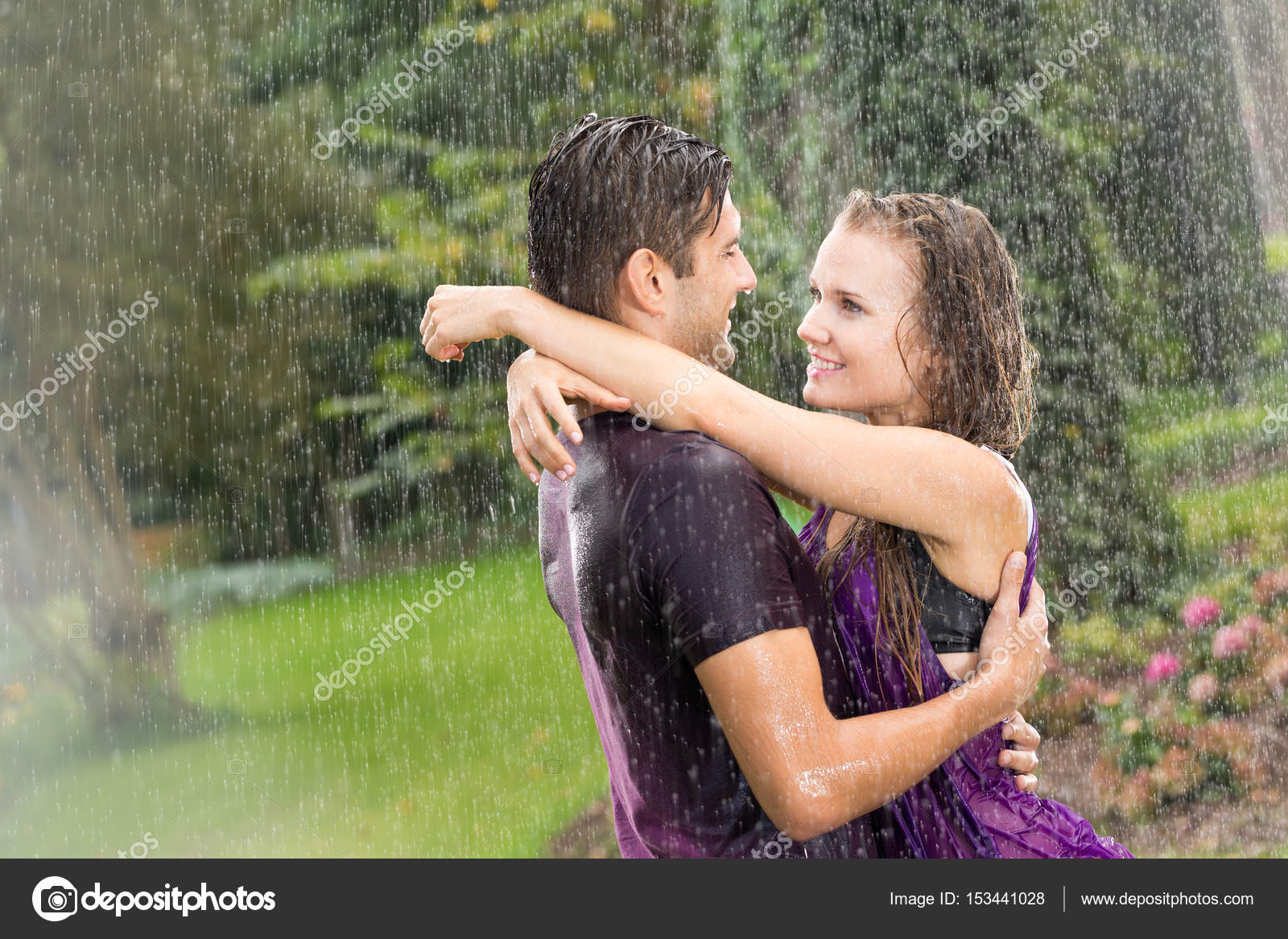 Romantic Pictures Of Love In Rain