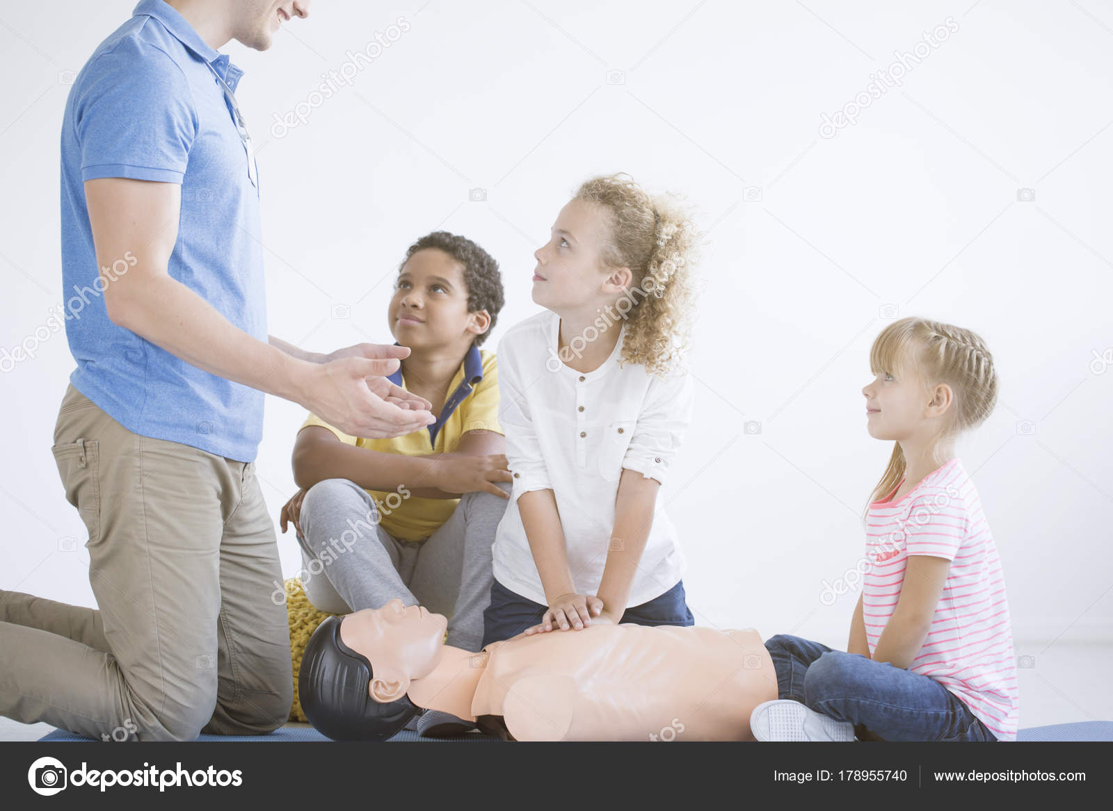 Boy practicing first aid — Stock Photo © photographee.eu #178955740