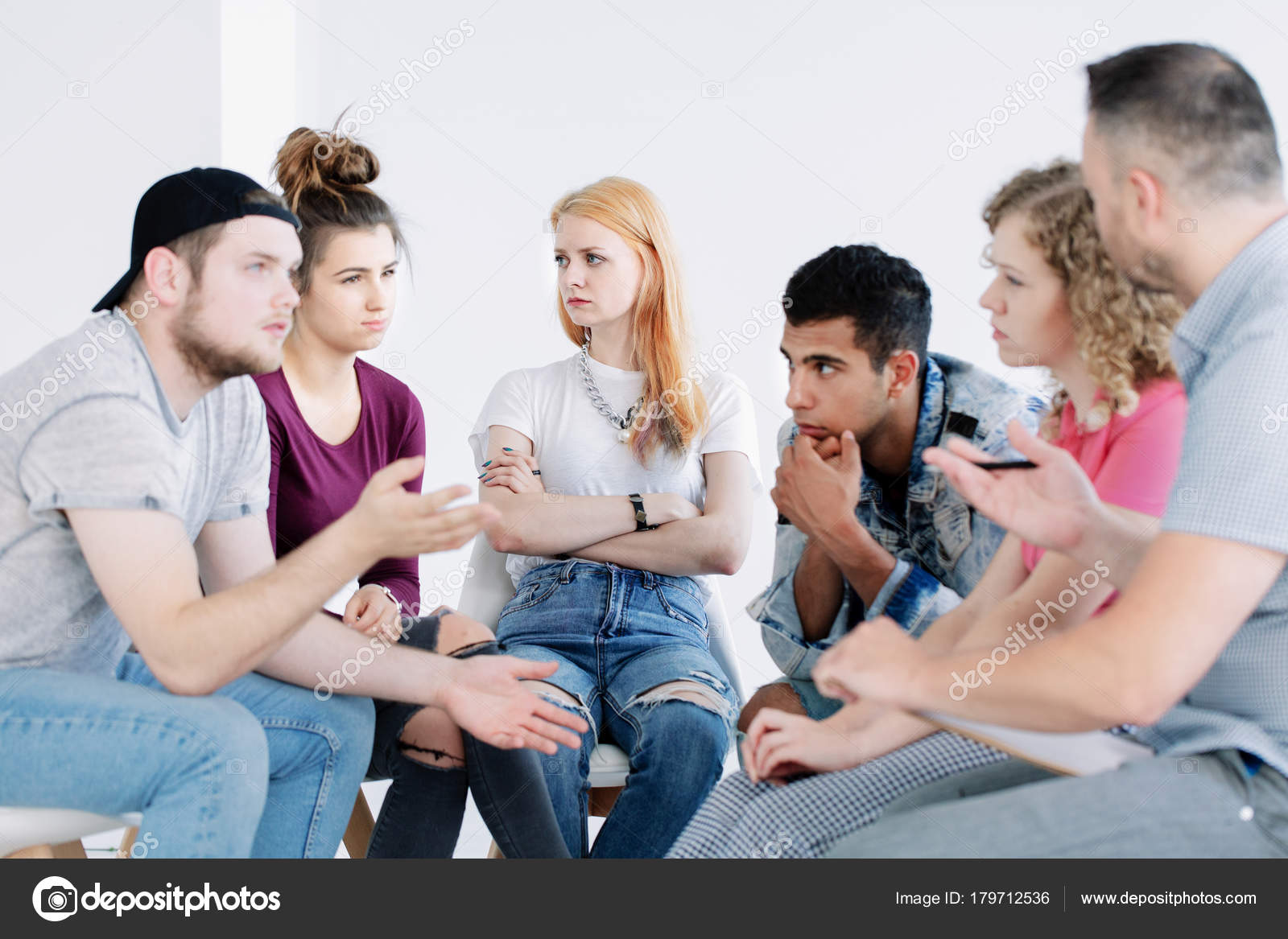 Multicultural group of young people — Stock Photo © photographee.eu ...