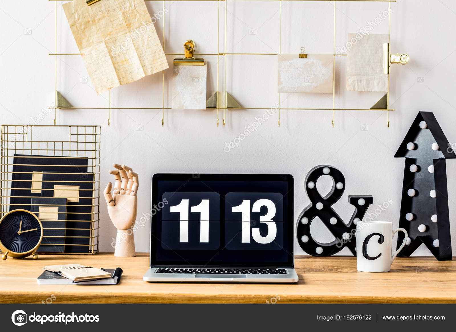 Clock screensaver on laptop — Stock Photo © photographee.eu #192576122