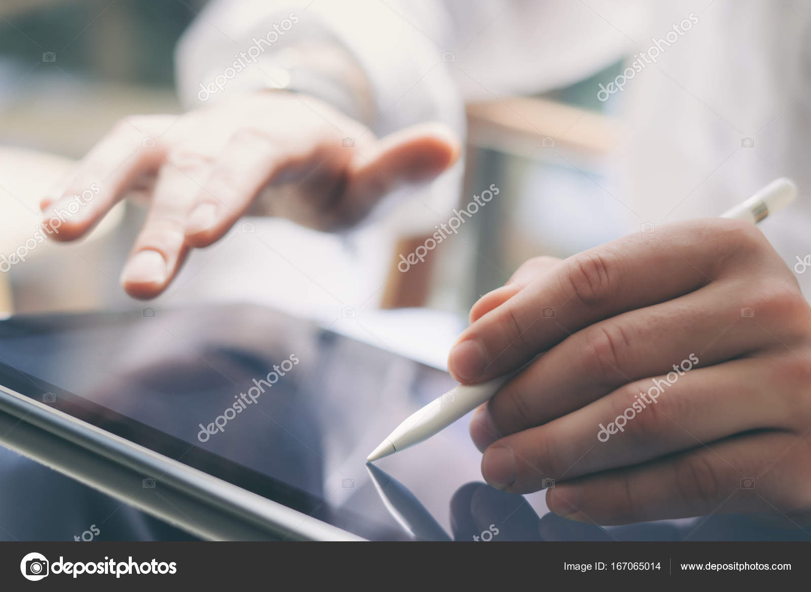 Male hands using pen — Stock Photo © kantver #167065014