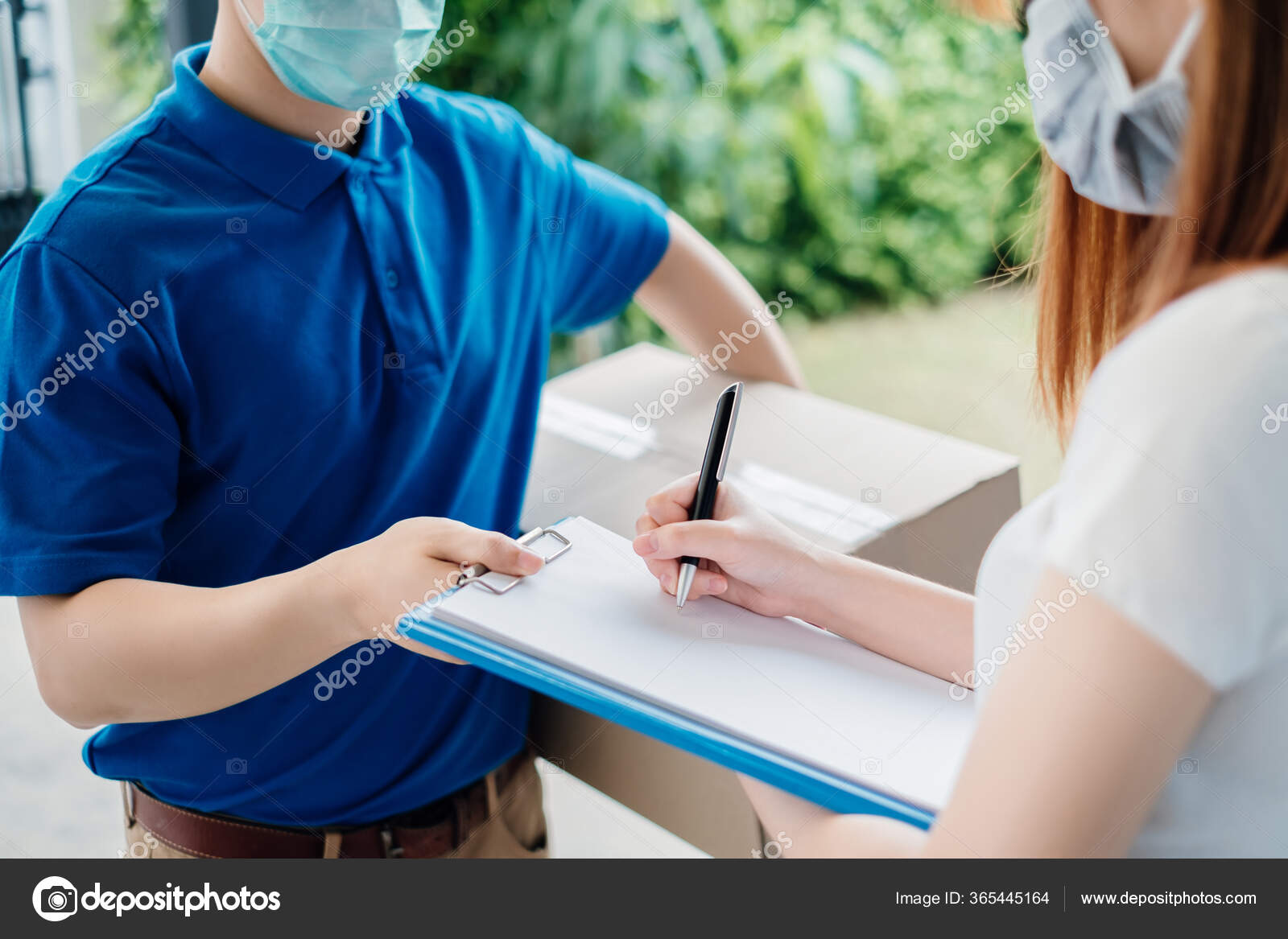 Door Door Delivery Express Sending Send Package Wearing Mask Customer ...