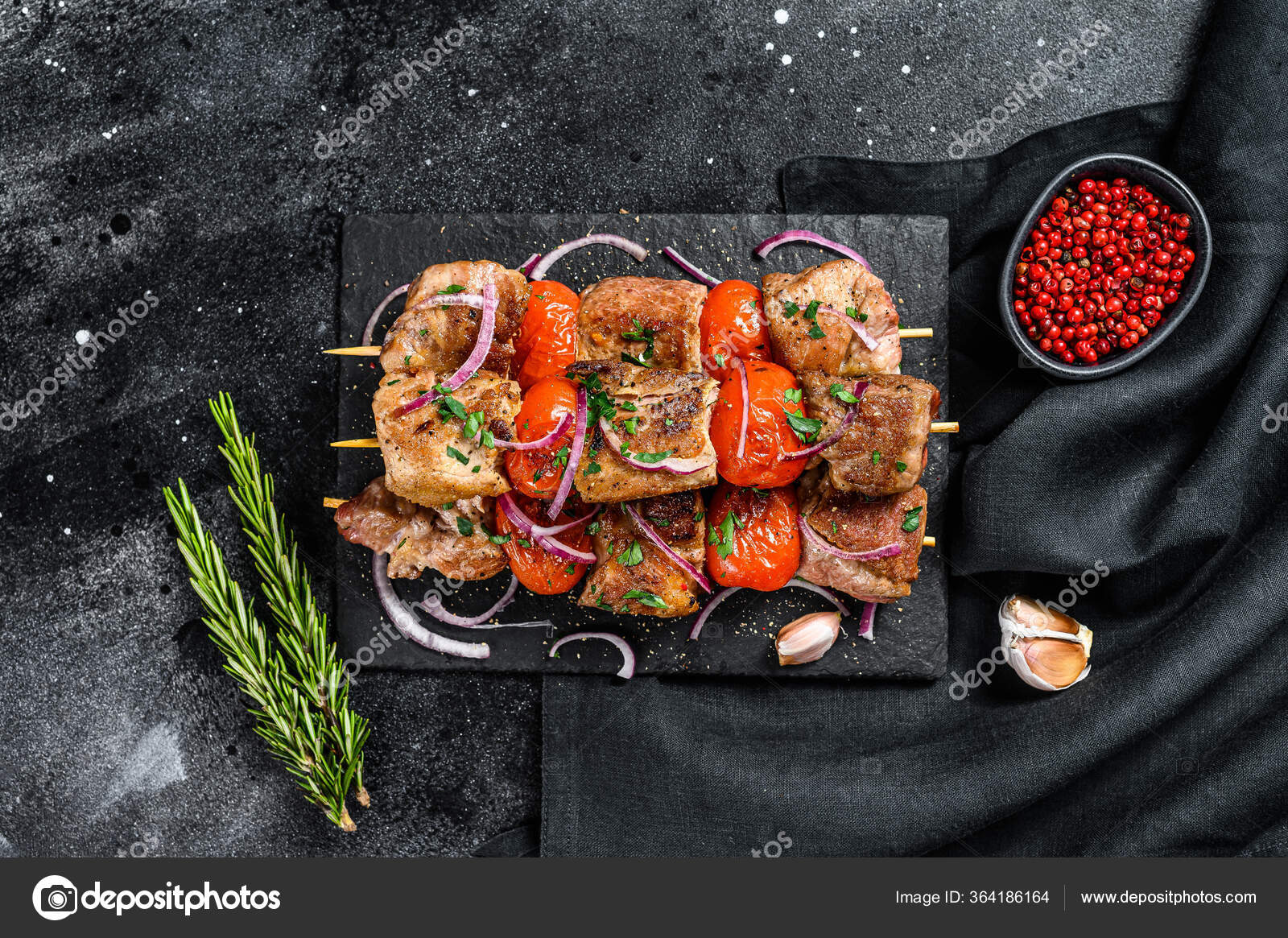 Bbq Carne Cerdo Carne Res Kebab Pinchos Madera Fondo Negro: fotografía ...
