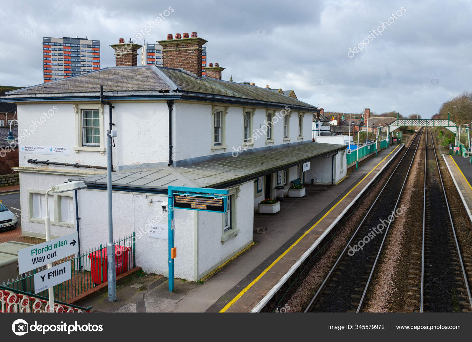 The main building at Flint railway station – Stock Editorial Photo ...