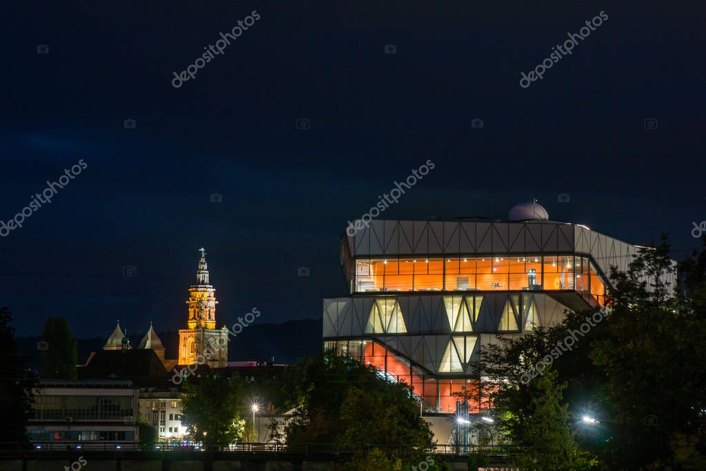 la arquitectura moderna de la ciudad de heilbronn y la iglesia. 2024