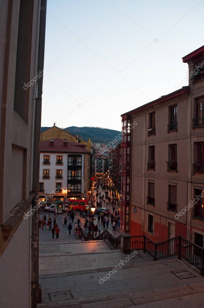 Bilbao, España: farola y Calzadas de Mallona, la escalera construida en ...