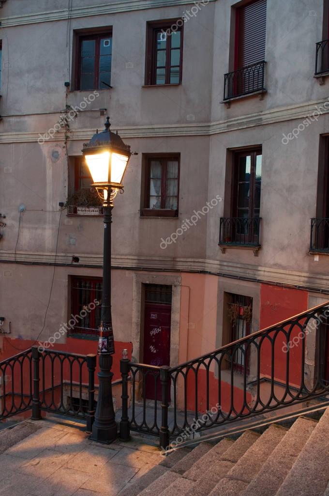Bilbao, España: farola y Calzadas de Mallona, la escalera construida en ...