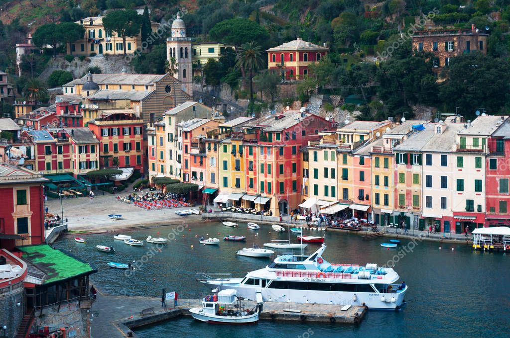 Italia: horizonte y vista desde lo alto de la bahía de Portofino, un ...