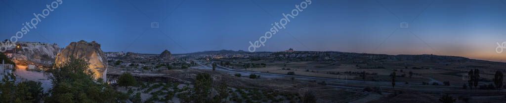 Capadocia, Turquía: paisaje nocturno de la famosa región resultante de ...