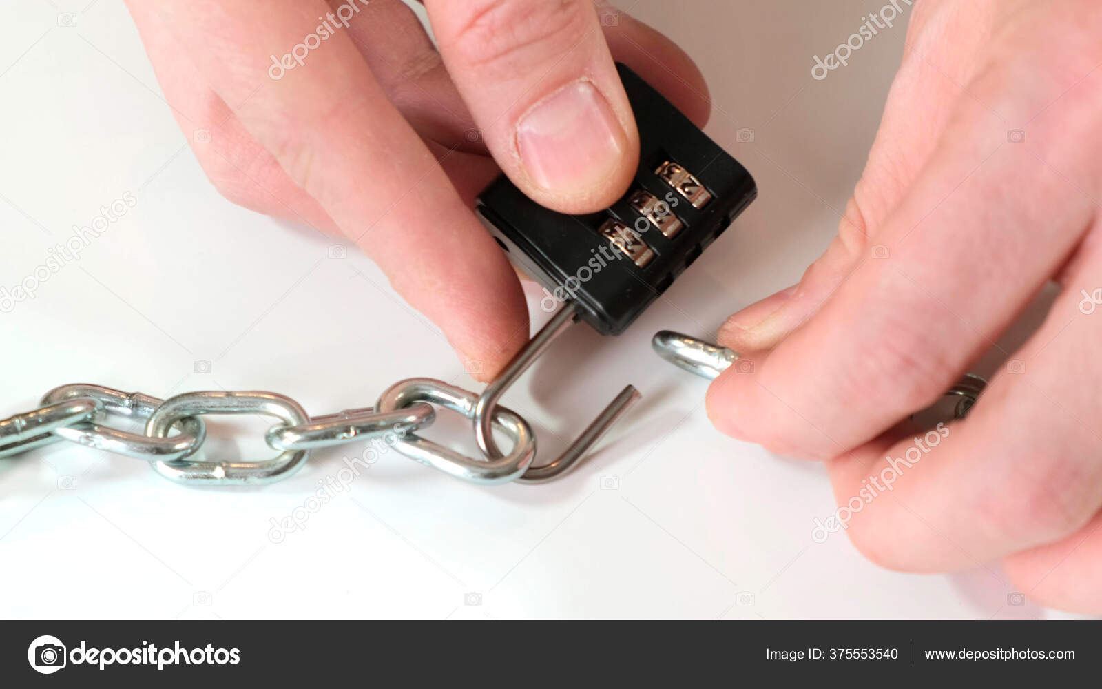 A man closed lock with a steel chain. Close up. — Stock Photo © axesor ...