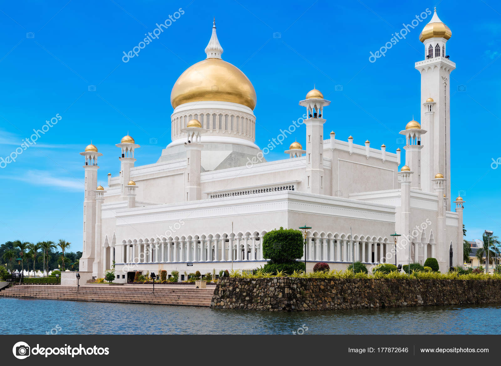 Sultan Omar Ali Saifuddin Mosque Sultan Omar Ali Saifuddien Mosque In