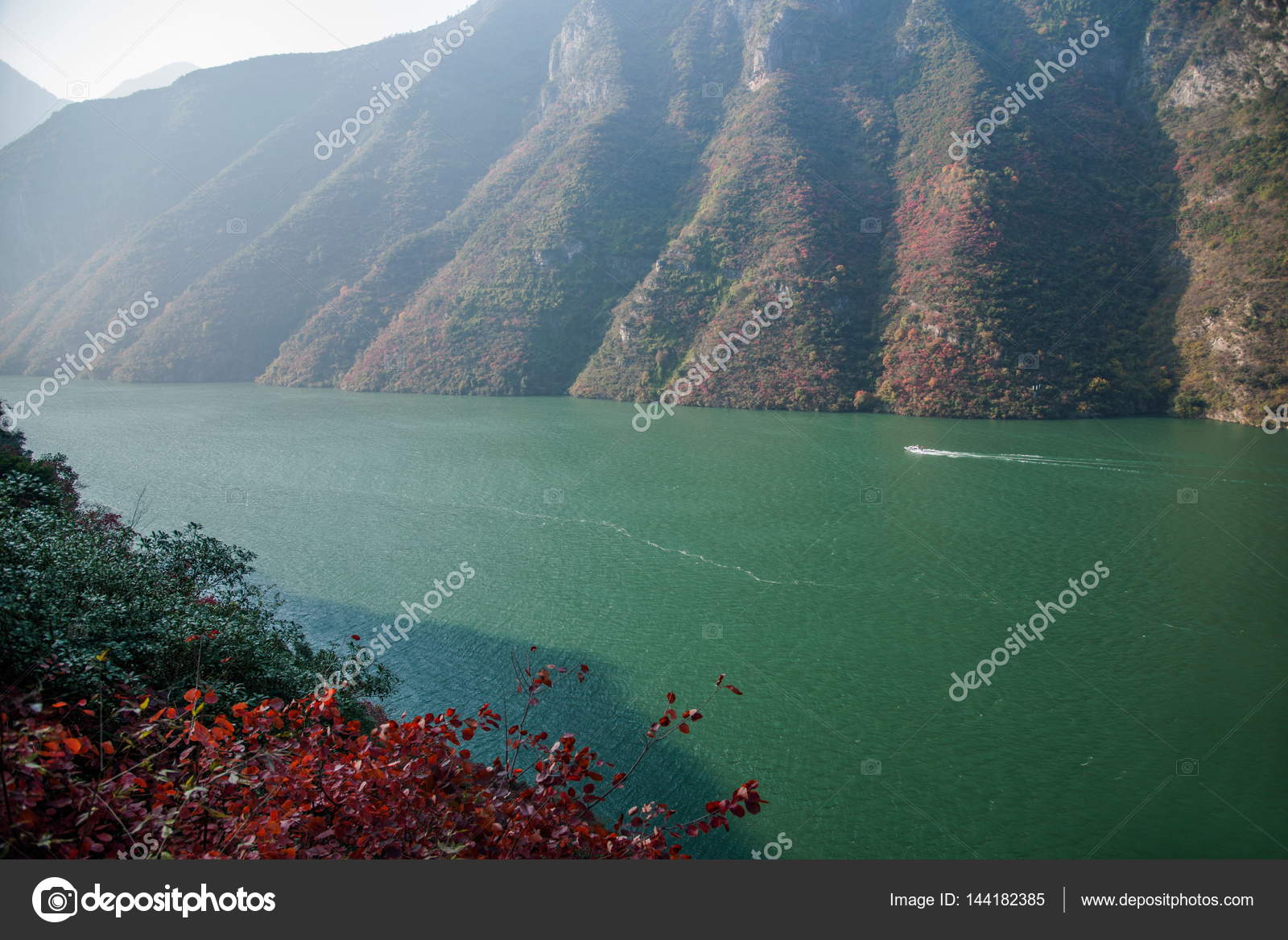 Yangtze River Three Gorges Wu Gorge Stock Photo by ©jingaiping 144182385