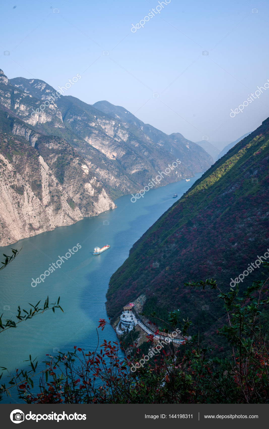 Yangtze River Three Gorges Wu Gorge Stock Photo by ©jingaiping 144198311